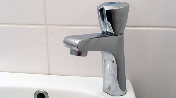 How to clean a tap. 4 Tips on how to clean chrome taps